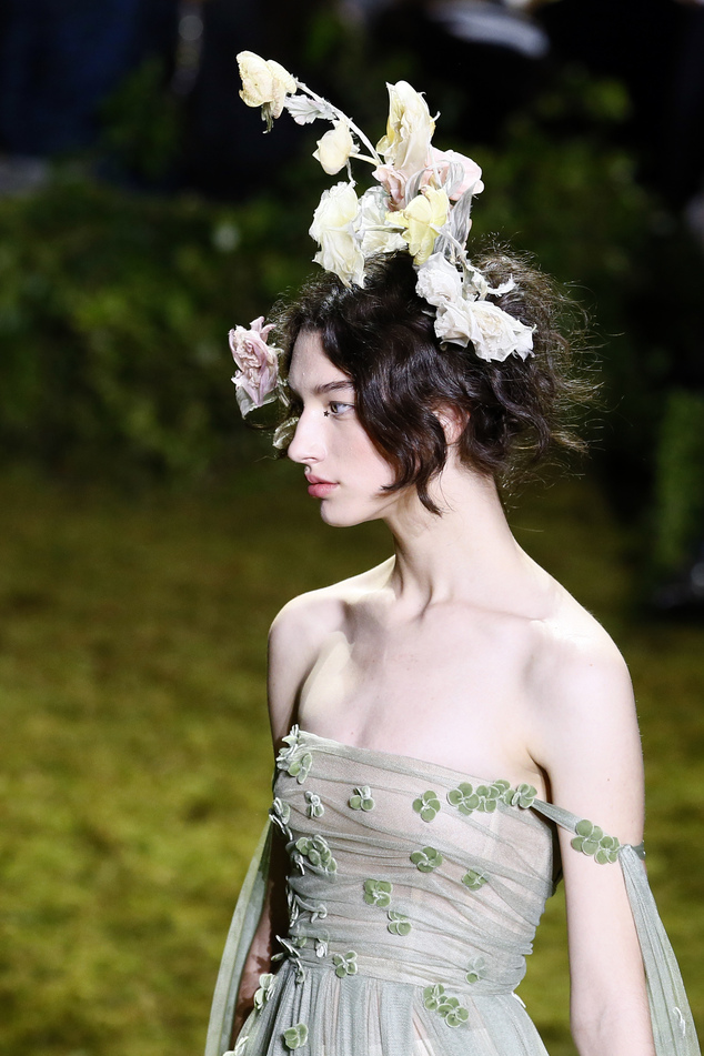 Maria Grazia Chiuri’s first couture show for Dior – ART IS ALIVE
