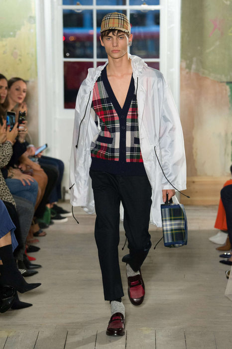 Burberry revisits British contemporary photography – ART IS ALIVE