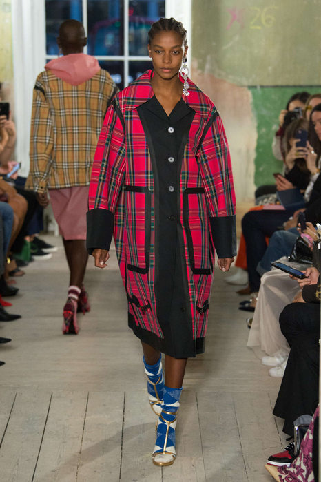 Burberry revisits British contemporary photography – ART IS ALIVE