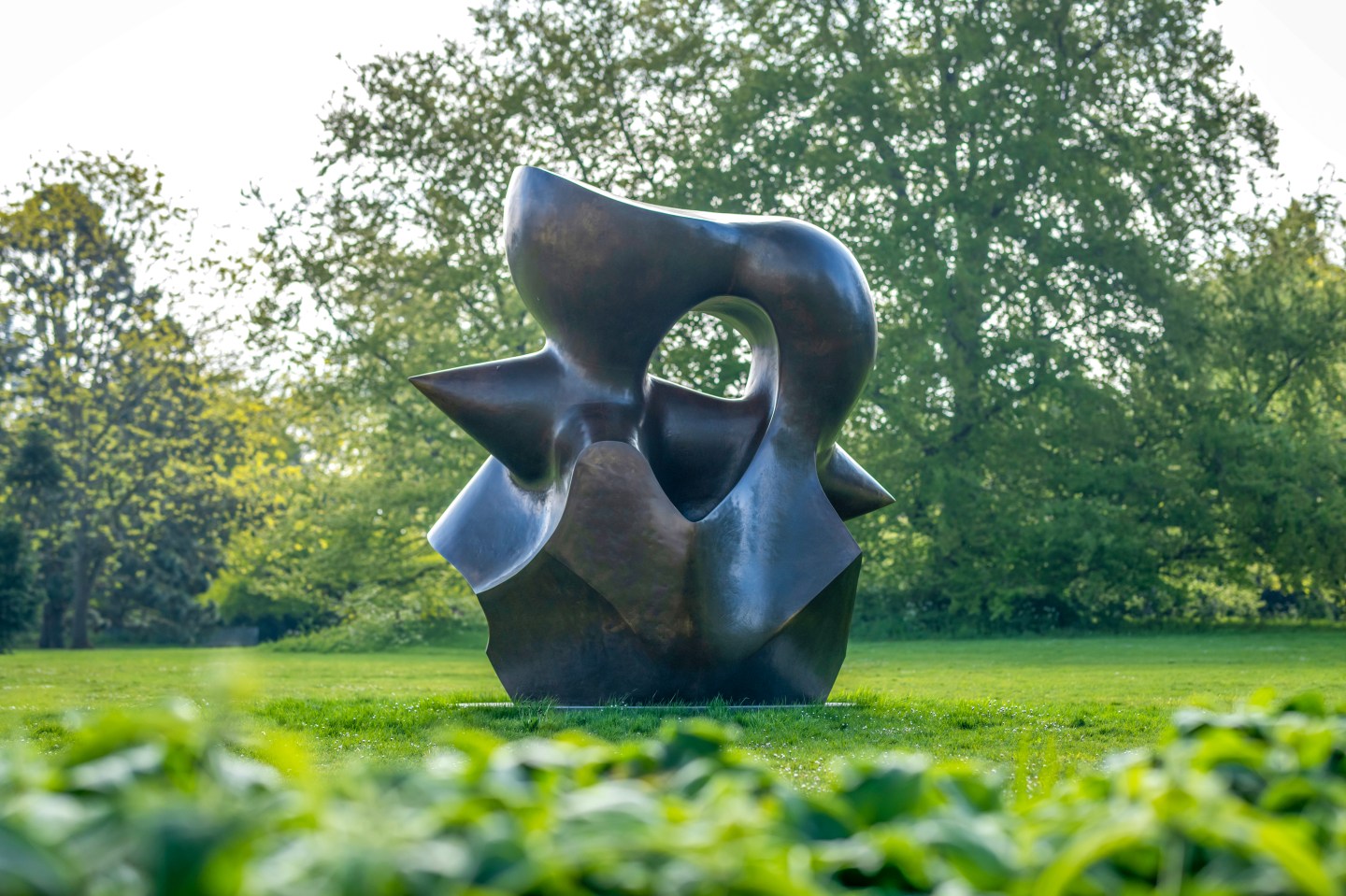 Henry Moore: Monumental Nature, Kew Gardens – ART IS ALIVE